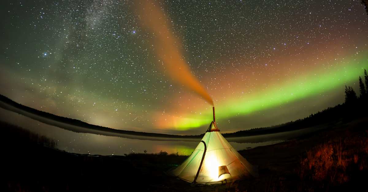 Katso lukijoiden kuvat värikkäistä revontulista | Luonto | Yle