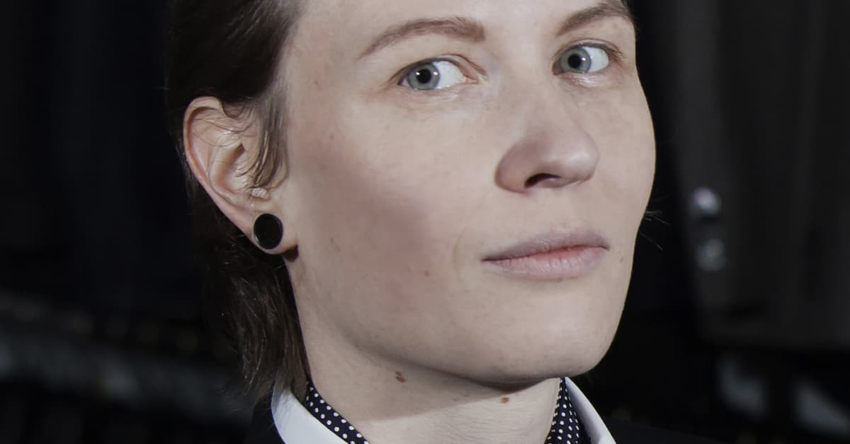 Taidekeskus Salmelan nuoreksi taiteilijaksi valittu kuvanveistäjä Eliya ...