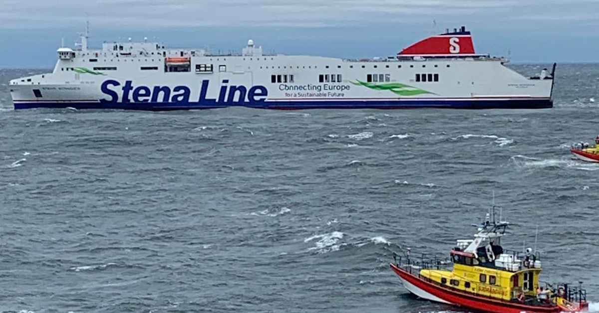 Evakuering från Stena Scandica efter brand på bildäck och elavbrott – fartyget anländer till ...