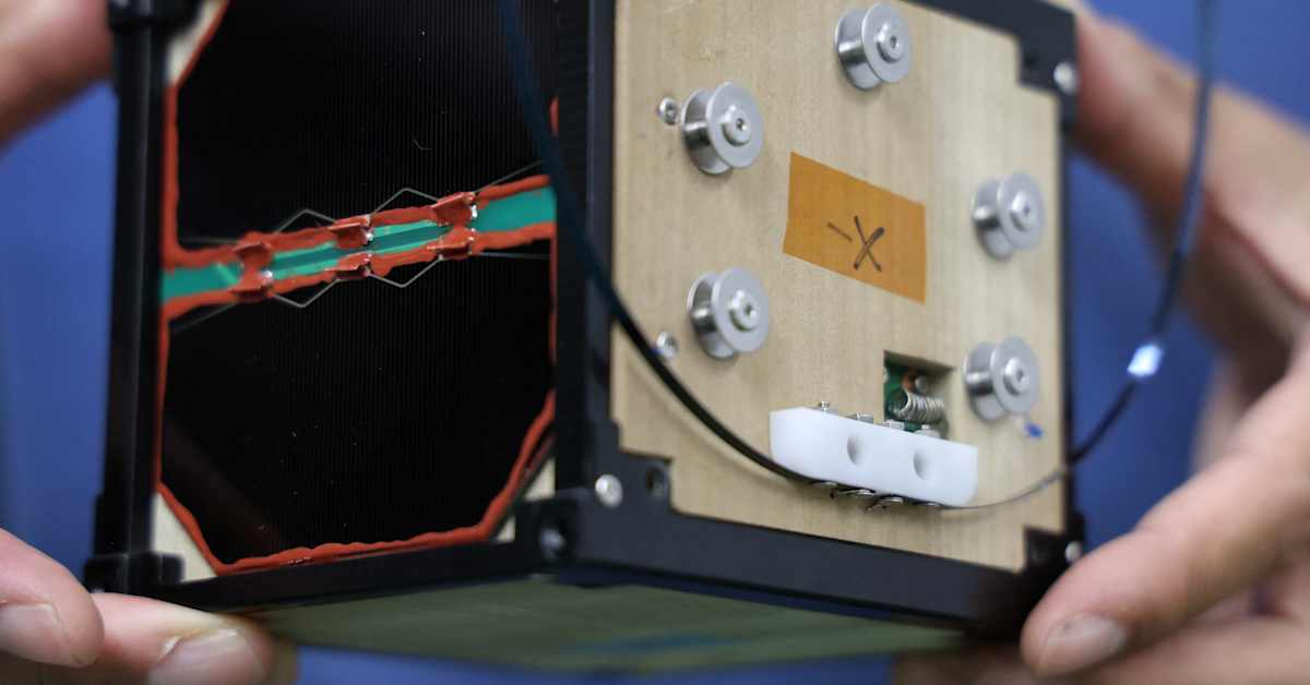 Maailman ensimmäinen puinen satelliitti ammuttiin avaruuteen | Uutisia ...