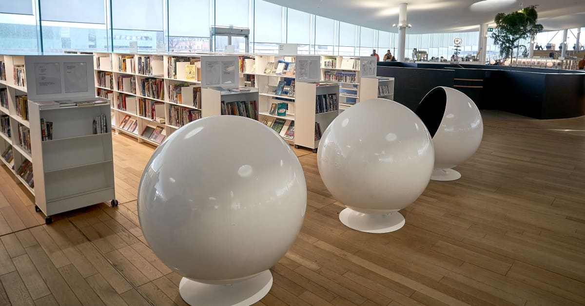 Closed libraries find new ways to serve customers | Yle