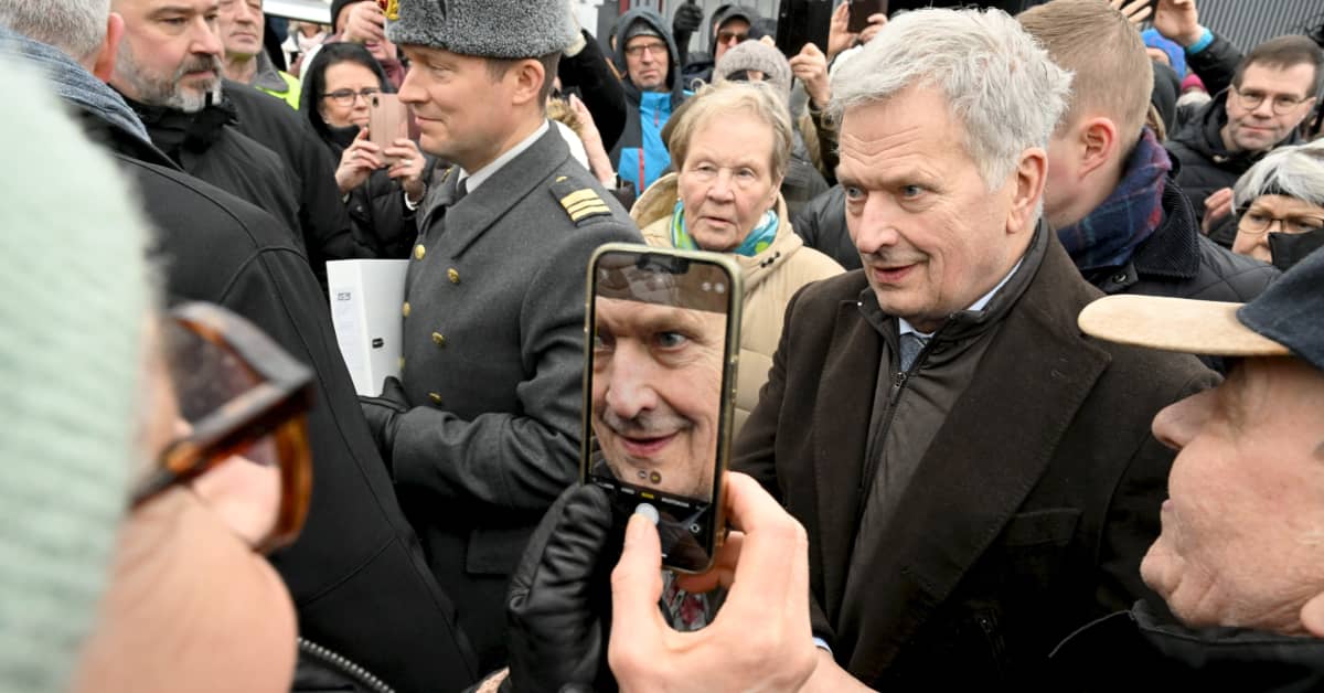 Hundreds greet President Niinistö during his last regional visit to ...