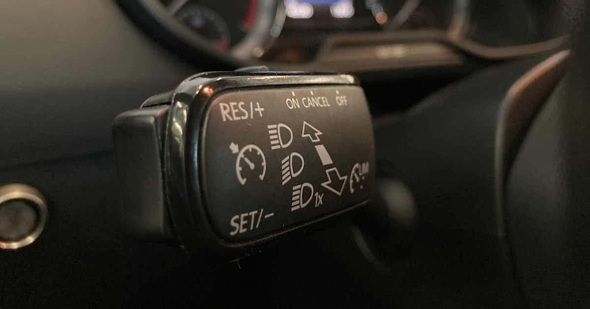 Auto piti vaalimainoksen numeroa nopeusrajoituksena ja kiihdytti ...