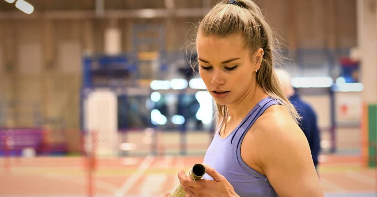 Itkien kotiin joka treenistä – seiväshyppääjä Elina Lampela paini neljä ...
