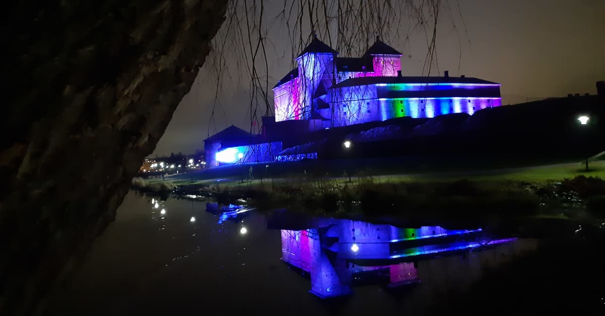 Hämeen linnan juhlavalot syttyvät Tuomaan markkinoilla | Kanta-Häme | Yle