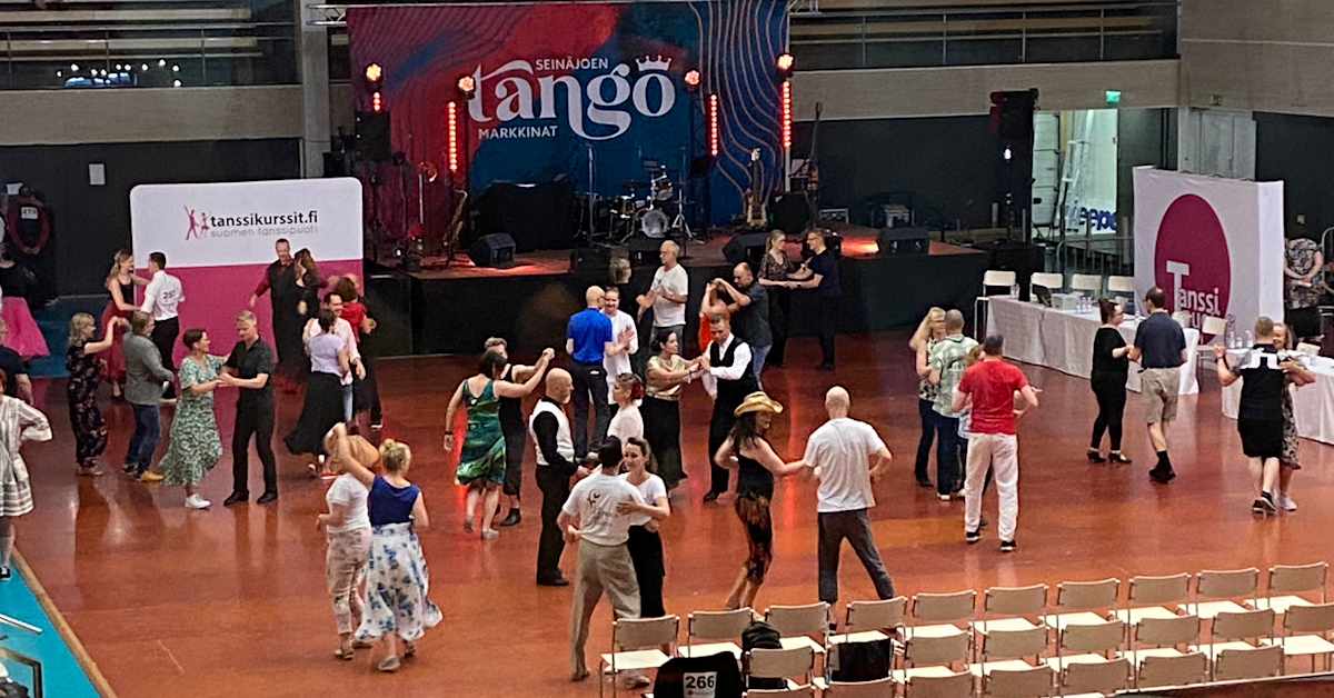 Tangoa kuuluu tanssia lähekkäin, mutta miten lähekkäin? Kysyimme ...