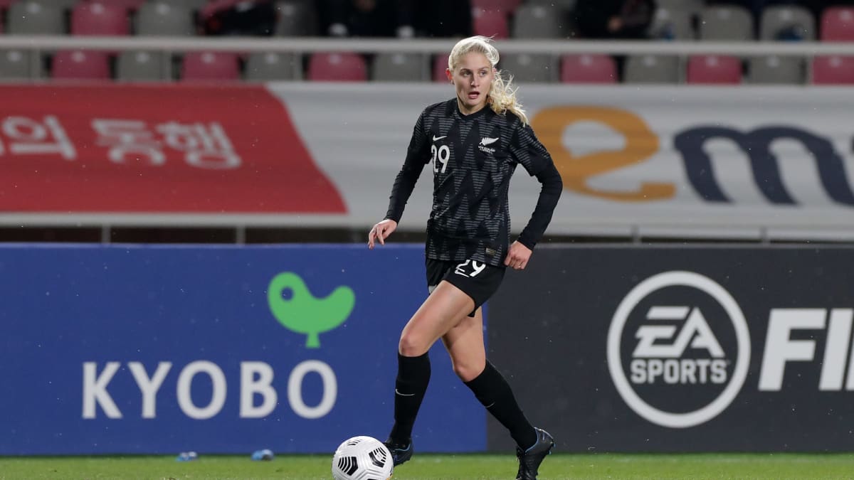 Kun Jacqui Hand, 24, sai työpaikan Suomesta, hän ei tiennyt, että ...