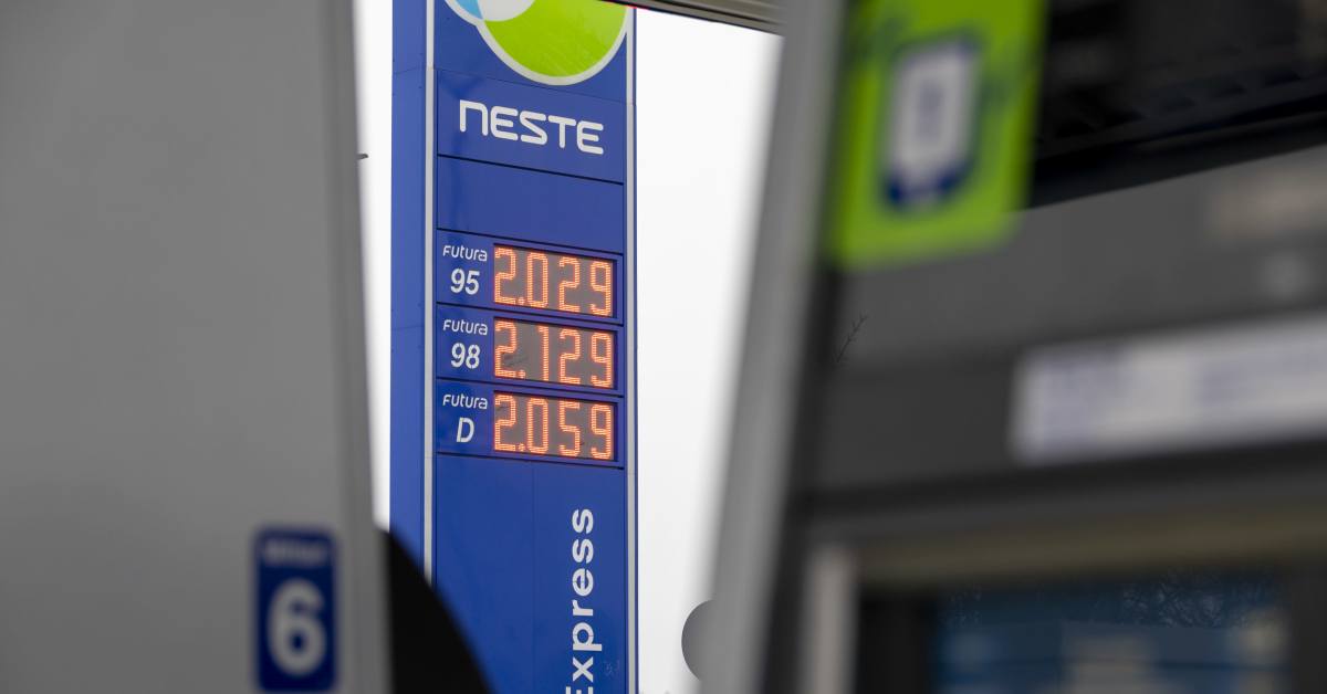 Neste: Polttoaine loppunut osalla asemista – Teollisuusliitto vihjaa höllentävänsä polttoaineen ...
