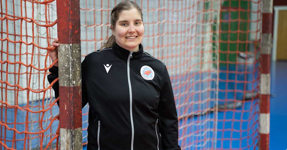 Annette Nyberg trivs när hon får döma handbollsmatcher med mycket ...