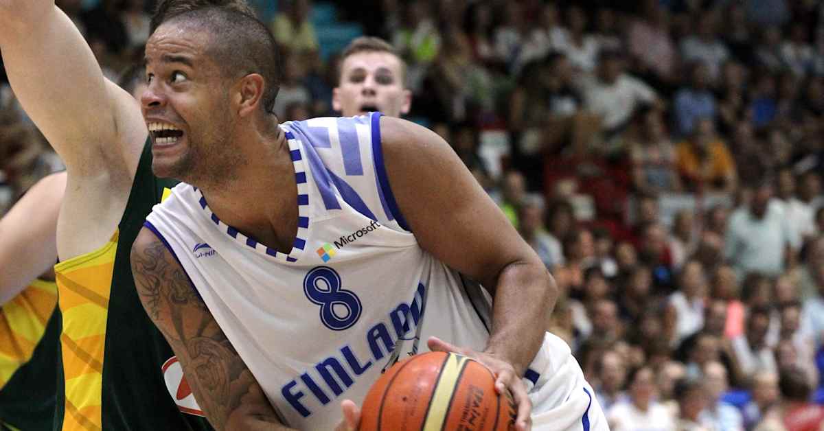 Gerald Lee Junior gav pappan kalla handen – valde Seagulls | Sport | Yle