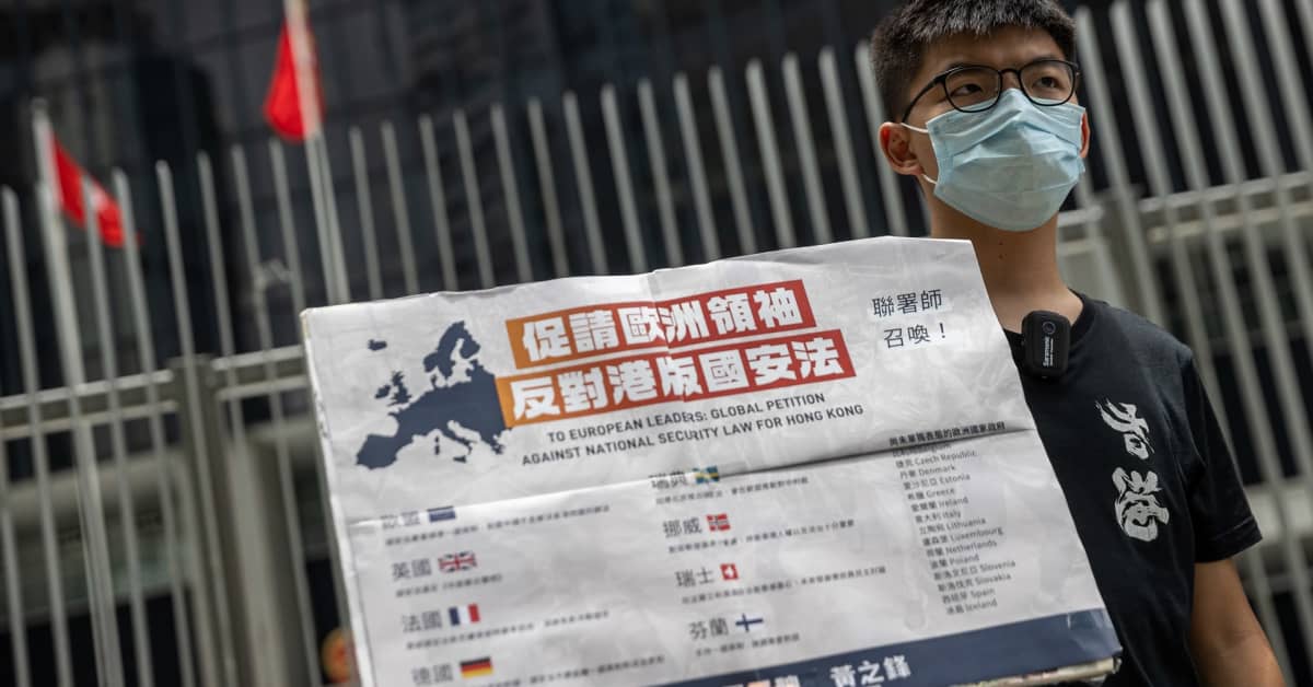 Kiinaa uhmaava demokratia-aktivisti Joshua Wong Ylelle Hongkongista ...