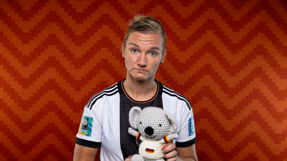 Miten hellyttävä maskotti! Saksan tähtipelaaja virkkasi Waru-koalan ...