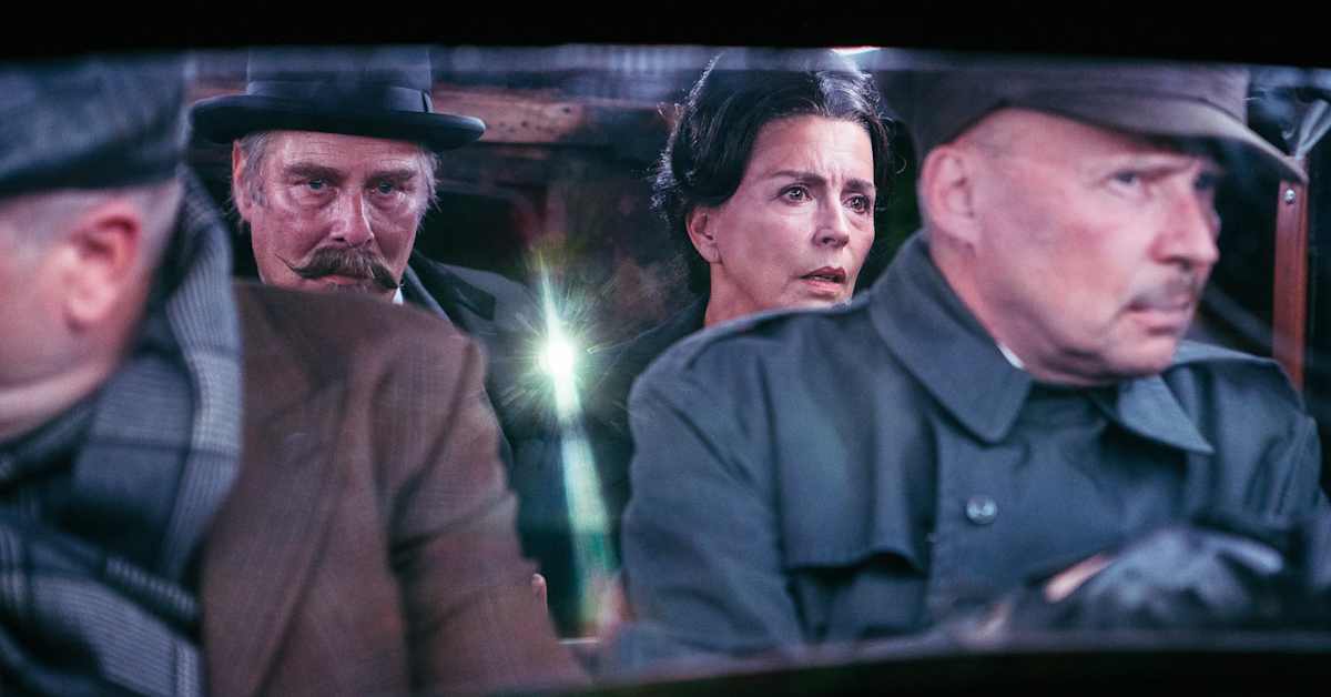 Teater: Nationalteatern störtar gamla hjältar och lyfter fram nya ...