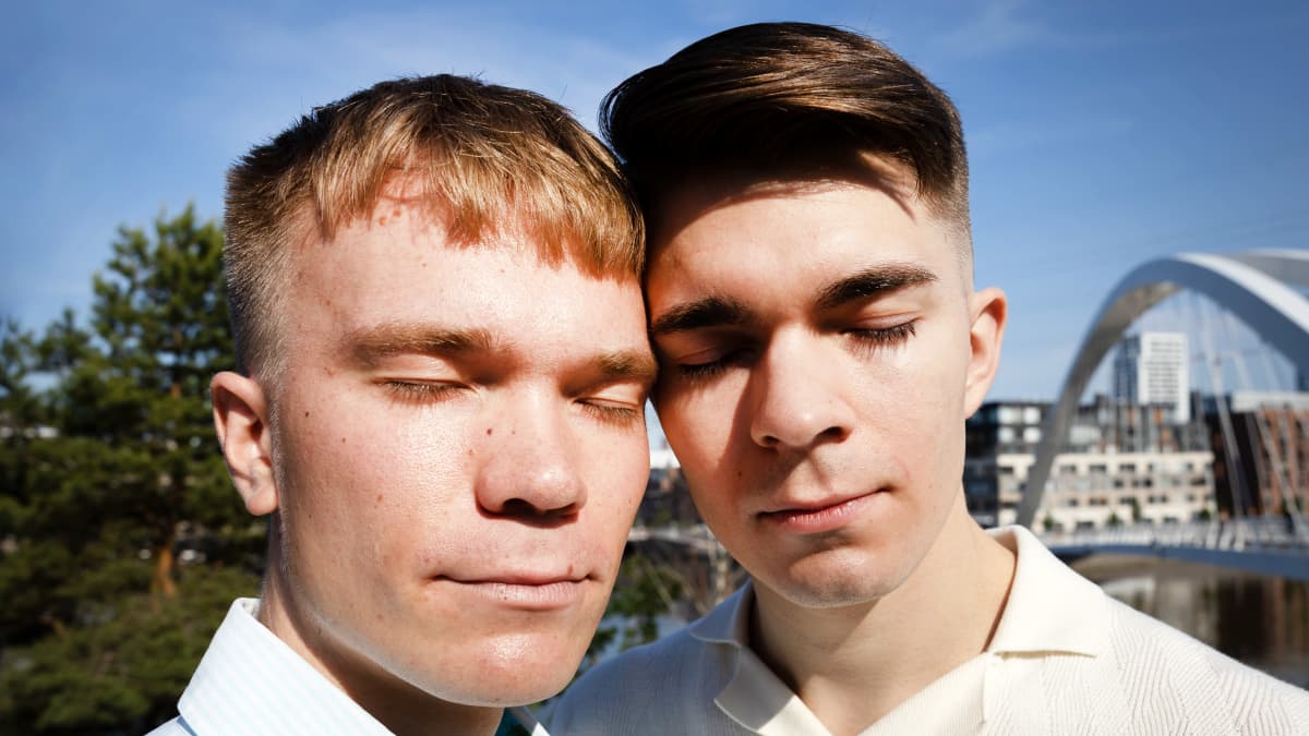 Äiti vihki poikansa homoliittoon kirkossa – siitä seurasi kaksi ...