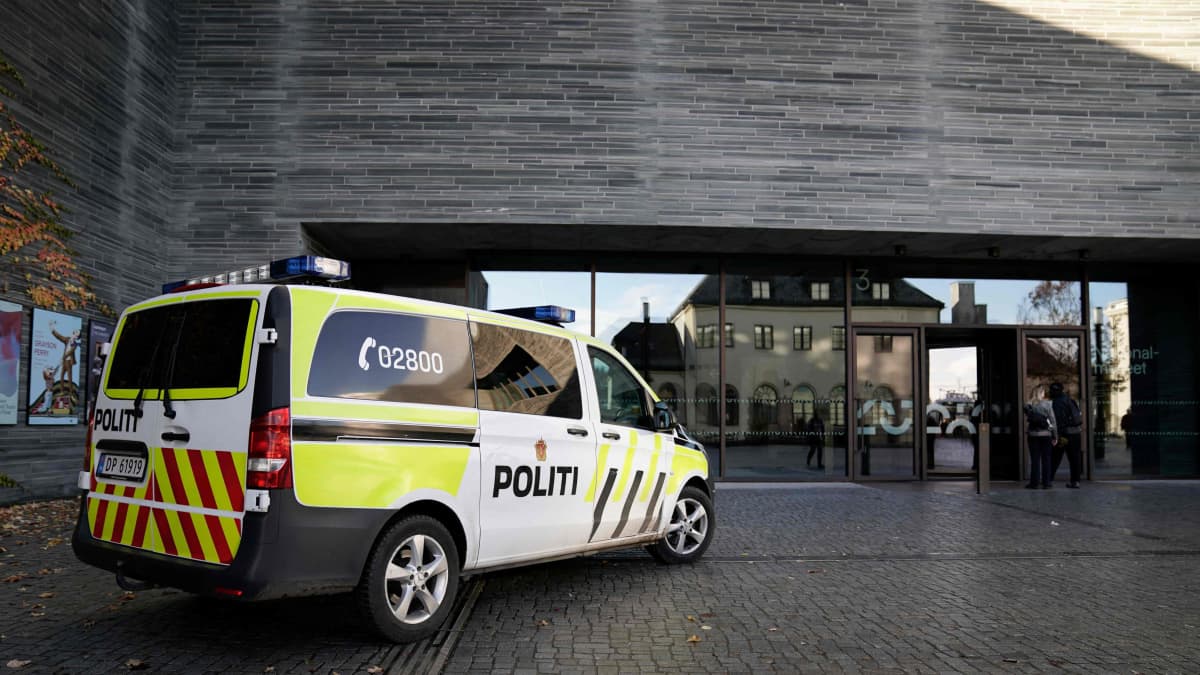 Ilmastoaktivistit yrittivät liimata itsensä maailmankuuluun Huuto ...