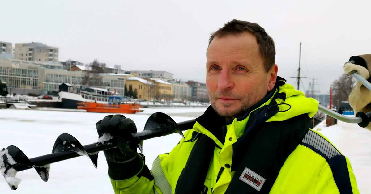 Aurajoen jää ei vielä kanna siltaa, eikä reippai­li­joil­lakaan ole ...
