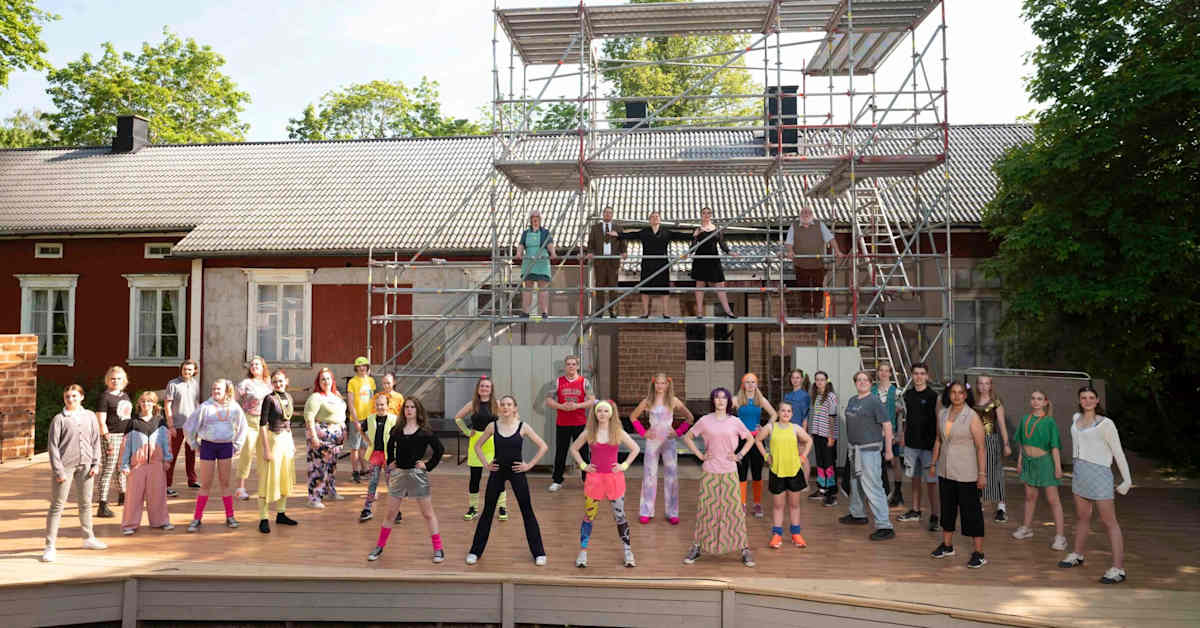 Recension: Fame på Lurens är en pastisch i 80-talspastell | Kultur ...