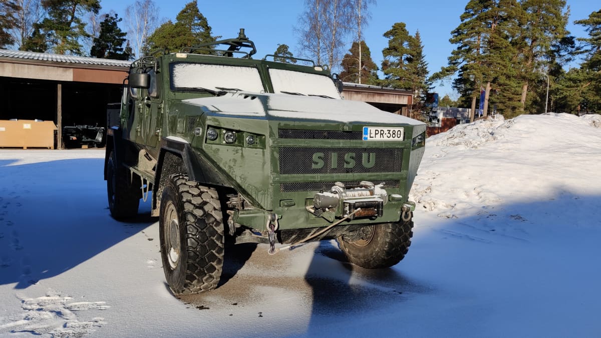 Sisu Auto kehitti sotilaskäyttöön räätälöidyn panssariauton vastaamaan kasvavaan kysyntään ...