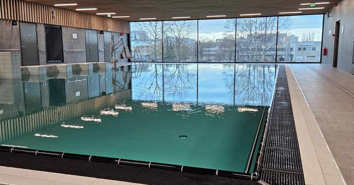 Rauman uusi uimahalli avataan viimein – uimaan pääsee maaliskuun puolivälissä | Satakunta | Yle