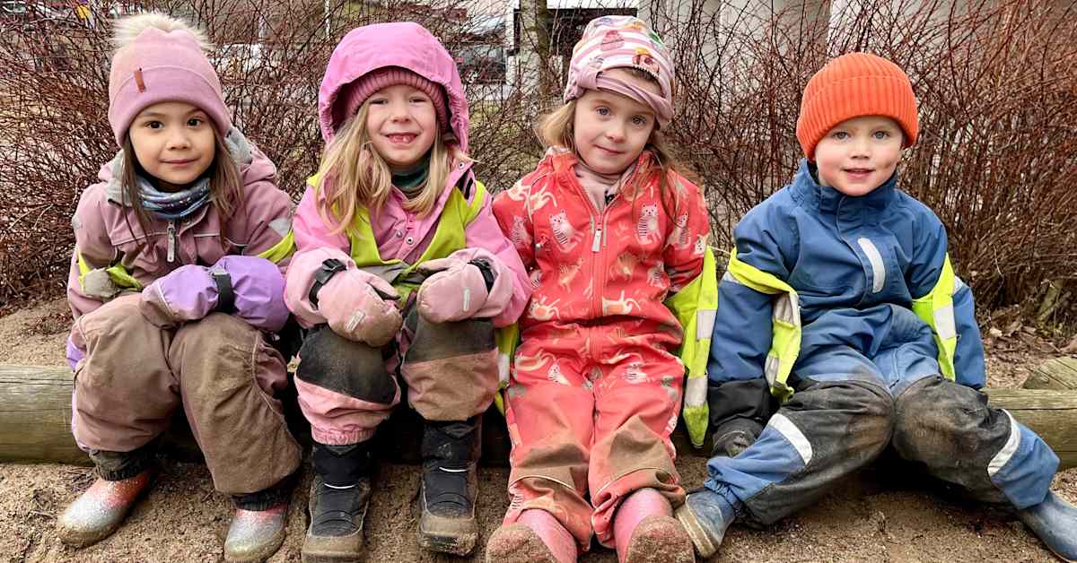 Sexåringarna Aava och Malia älskar Bara bada bastu, men KAJ:s dialekt förbryllar: ”Så där pratar ...