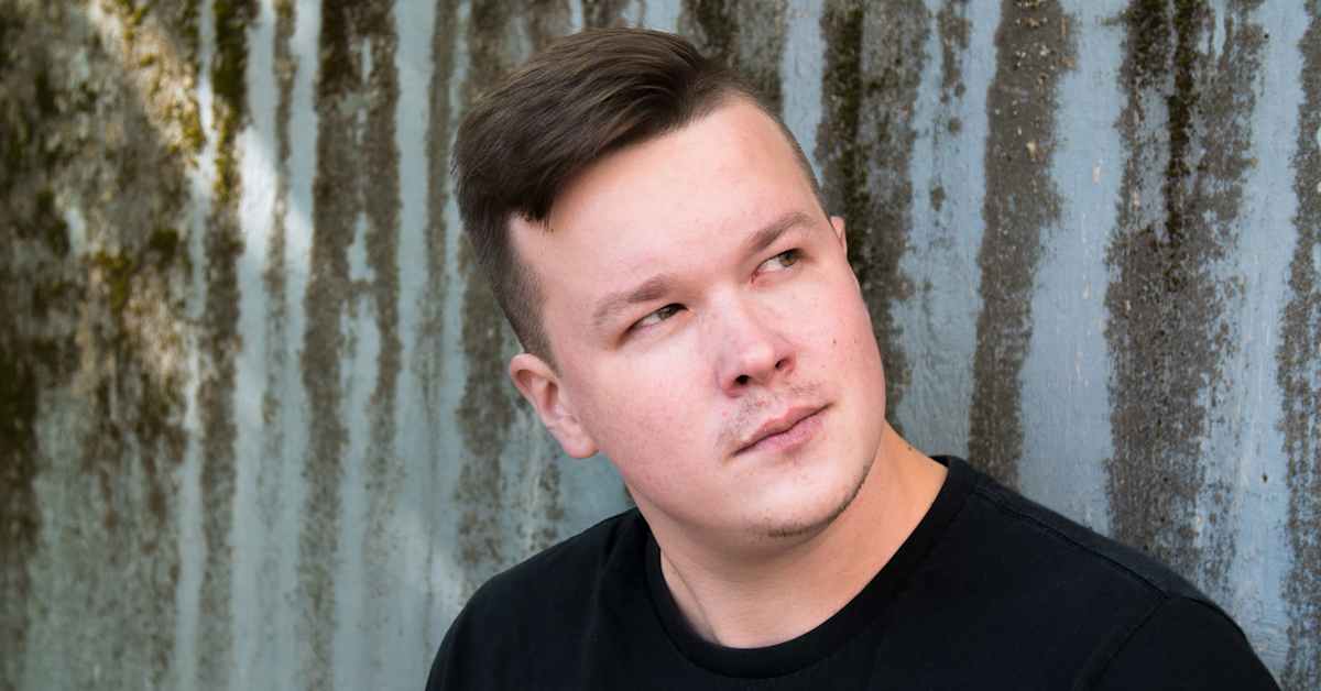 "Yksinäisyys on yhä tabu meidän yhteiskunnassa", sanoo dokumentaristi Sami Kieksi ja kertoo ...