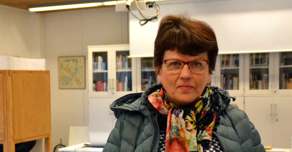 Valfunktionär Inger Kokko tar emot förhandsväljare i Karis: Det är ett ...