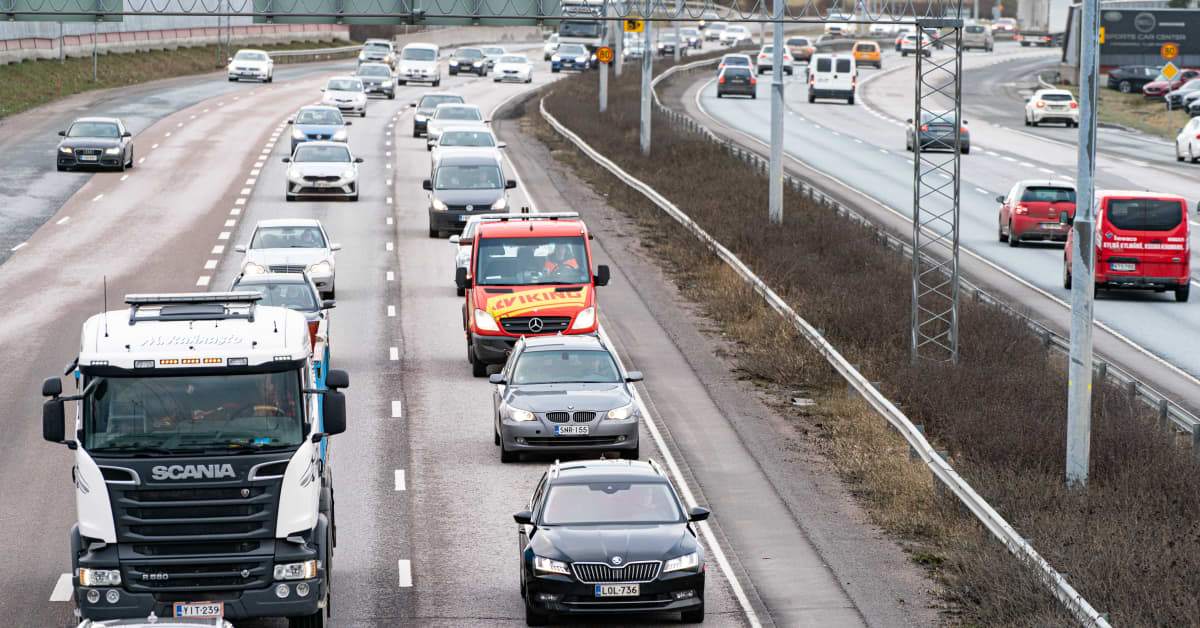 Finland to roll out lane-specific speed limit trial in 2021 | Yle