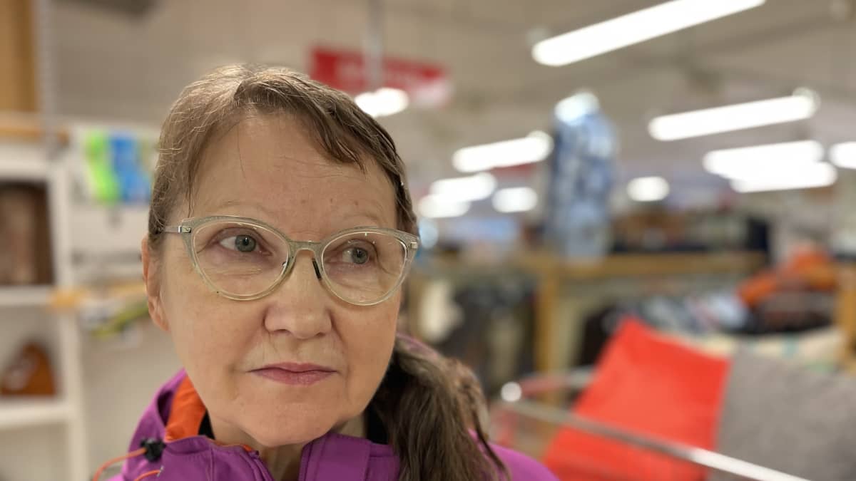 Kurkkaa kirpparikoriin – edullisten talvivaatteiden etsintä ja ...