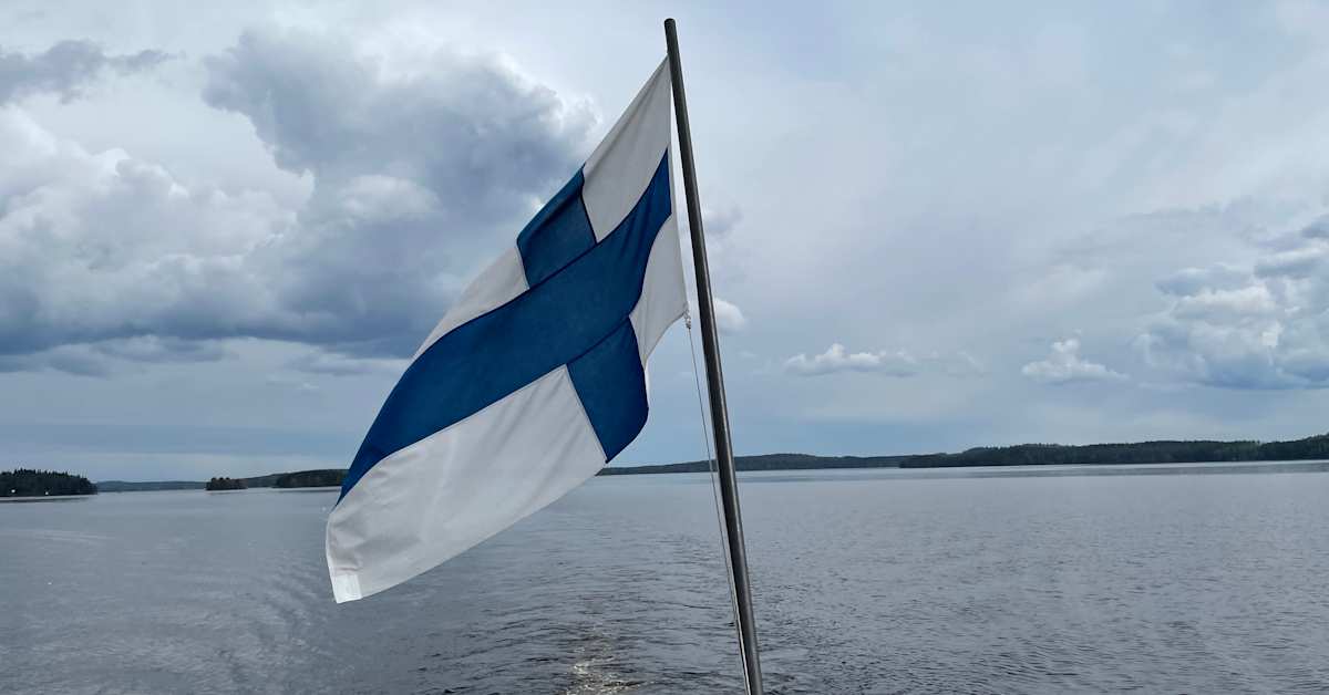 Savonlinnassa syyte nousi, vaikka lippua kohdeltiin kunnioittavasti ...