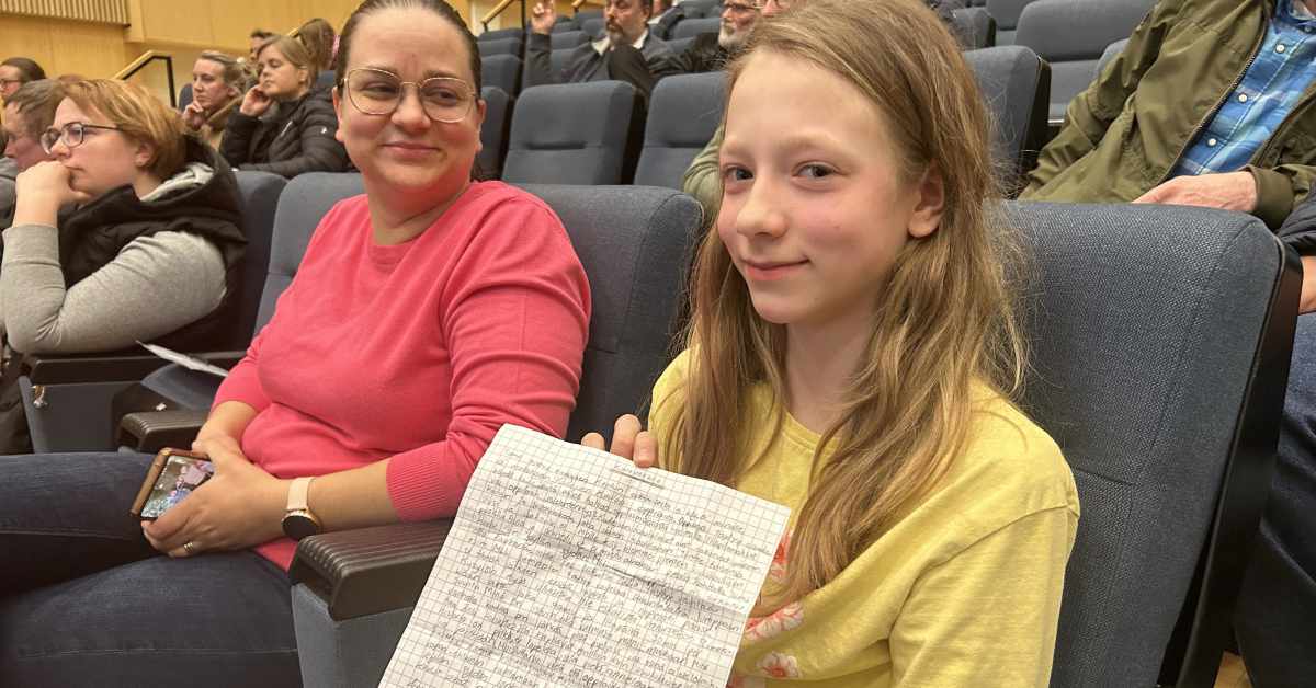 Viidesluokkalaisen Elsa Vähä-Ettalan kannanotto sai aplodit, kun ...
