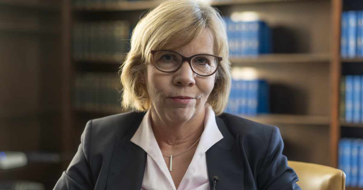 Opetusministeri Anna-Maja Henriksson valmis selvittämään ...