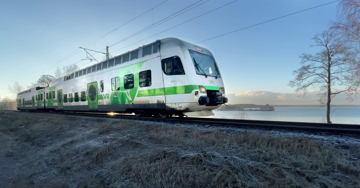 Juna töytäisi jalankulkijaa Turussa – kuljetettiin jatkohoitoon ...