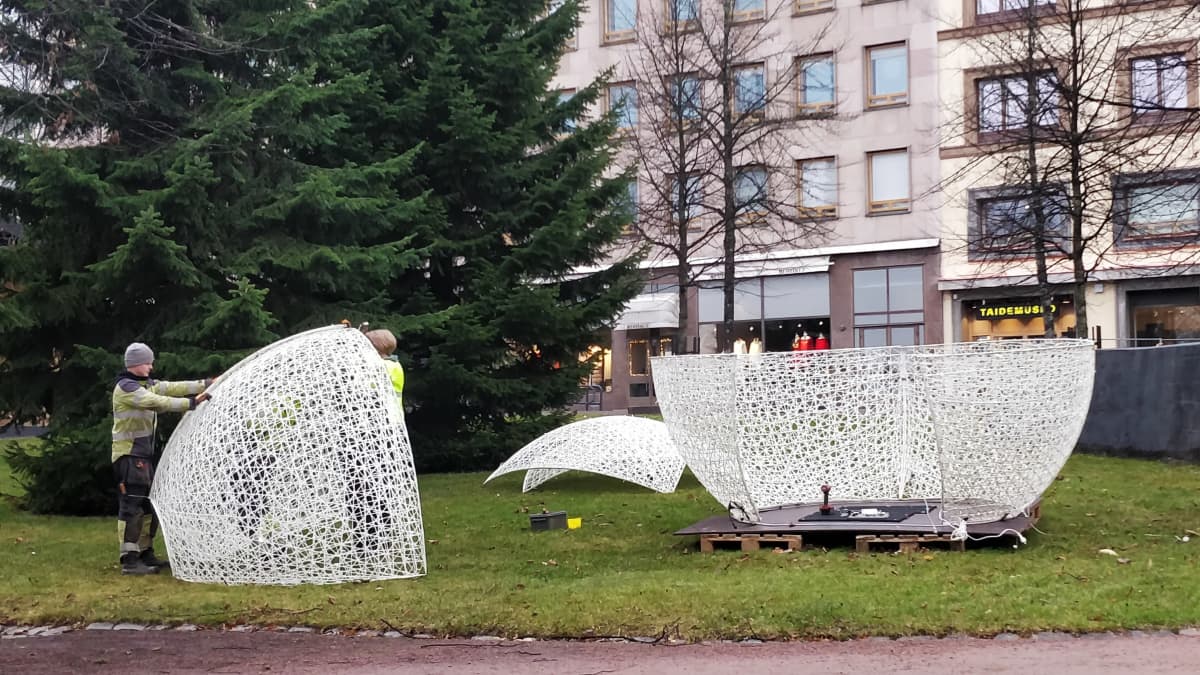 Jyväskylässä jouluvaloja ei sammuteta öiksi – Kirkkopuiston valoporot ...