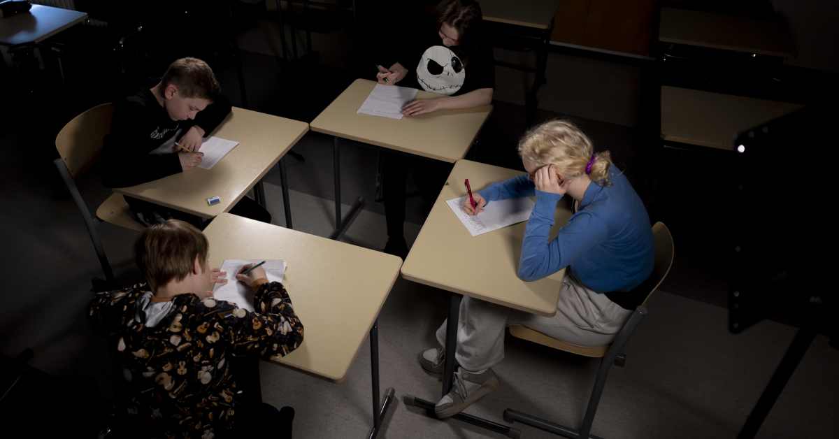 Skolelever tappar förmågan att skriva för hand – kan därför inte heller ...