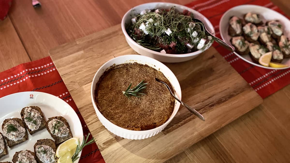 Tämä joulupöydän silli ei ole kalaa nähnytkään, mutta syöjälleen se voi ...