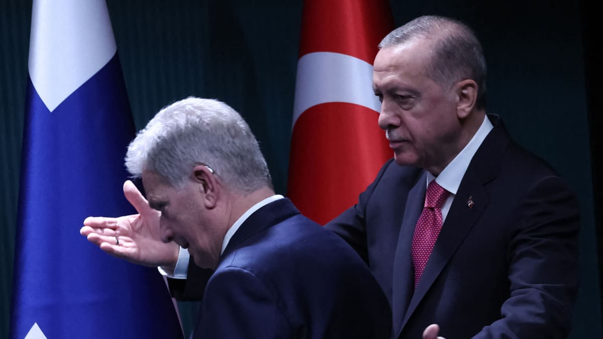 Suomen Nato-jäsenyys etenee: Turkin ulkoasiainvaliokunta hyväksyi ...