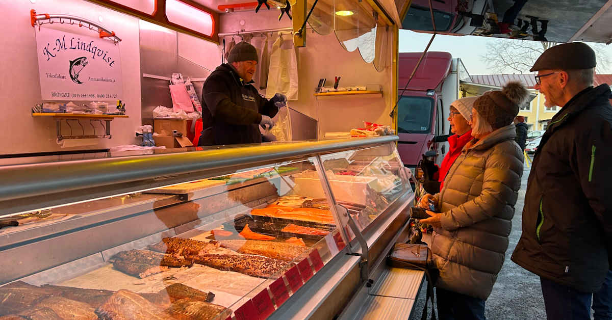 Fullt upp för fiskare när västnylänningarna ska ha fisk på julbordet ...