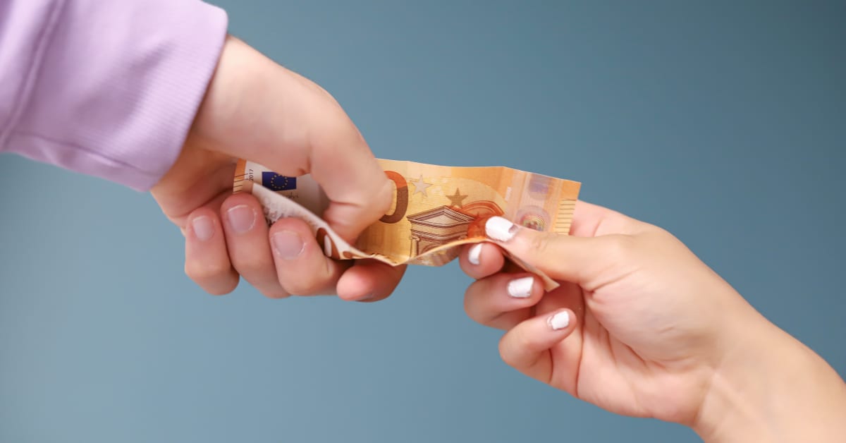 Lapsen tililtä ei saa ottaa rahaa perheen menoihin – jopa lainaaminen ...