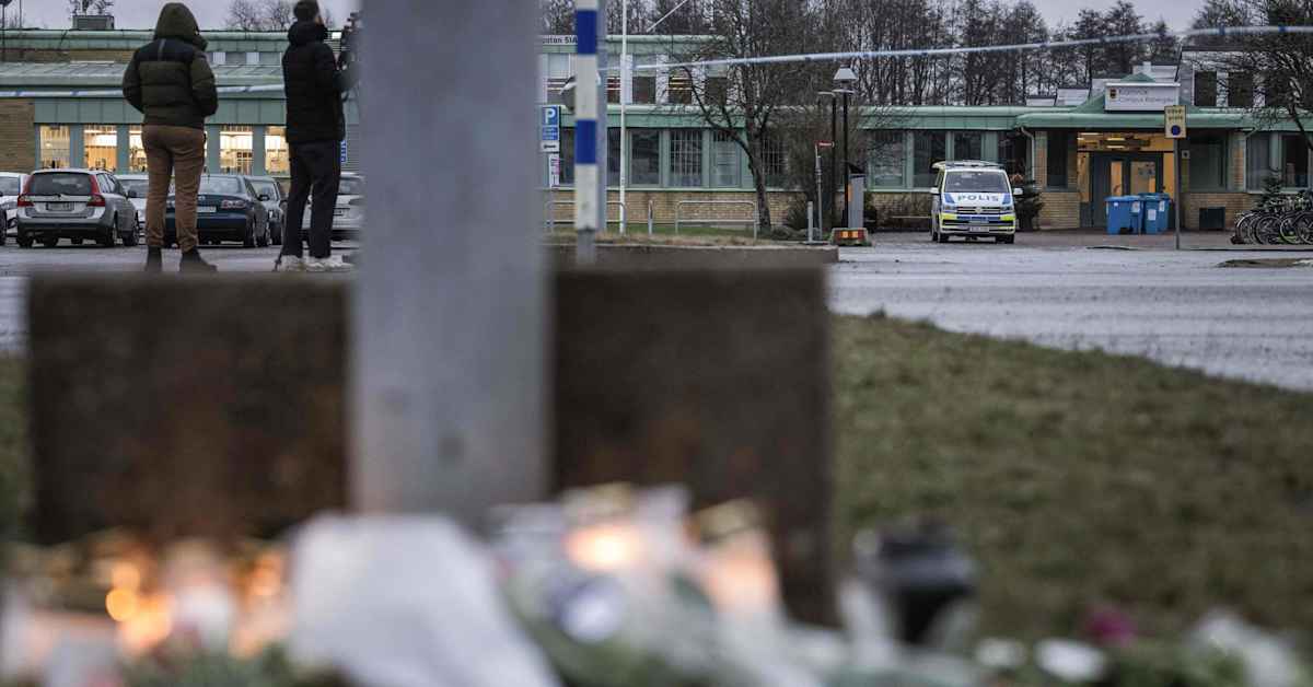 Ruotsin poliisi pitää lehdistötilaisuuden Örebron kouluampumisesta ...