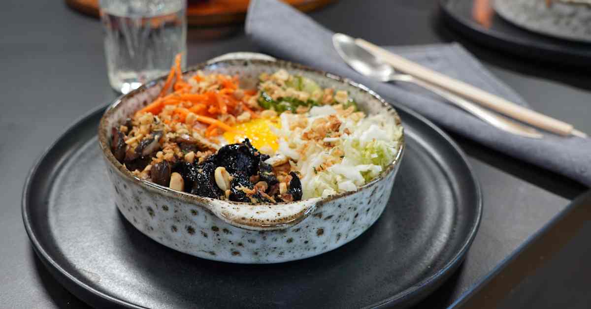 Minska matsvinnet och gör en asiatisk pytt med trötta grönsaker och ris ...