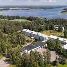 Kaivannon vanha sairaala ja Roineen vesistö.