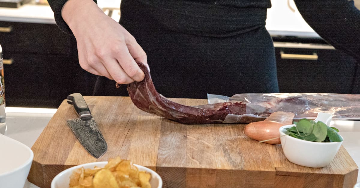 Poronlihan käytölle ei ole uusissa ravitsemussuosituksissa ohjeita, mutta punaisen lihan ...