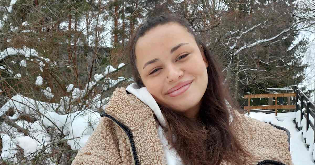 Kiara Nelson skrev på ett internationellt skivkontrakt och hann släppa ...
