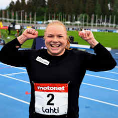 Krista Tervo tuulettaa.