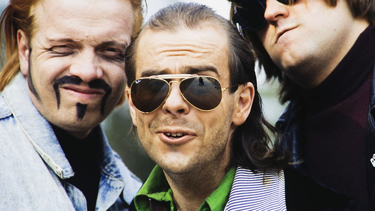 Kummeli elää! -audiodokumenttisarjan tekijät Päivi Leino ja Reetta ...