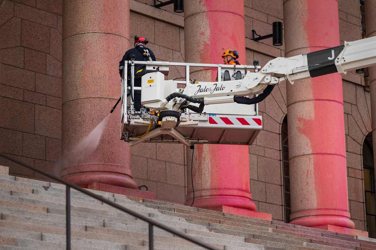 eduskuntatalo töhritty