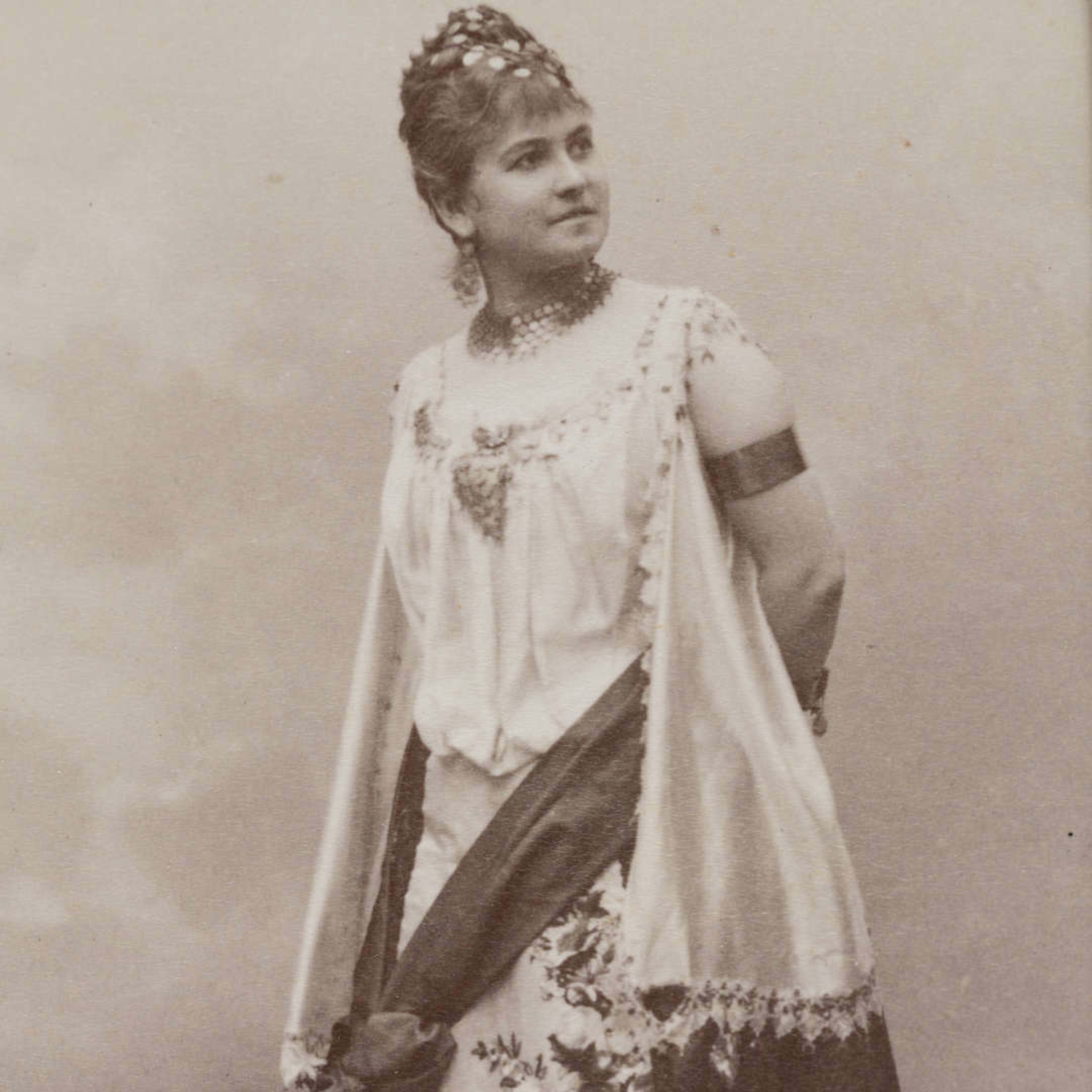 Bo Wessman ger ut bok om operasångerskan Emma Engdahl | Yle Vega ...