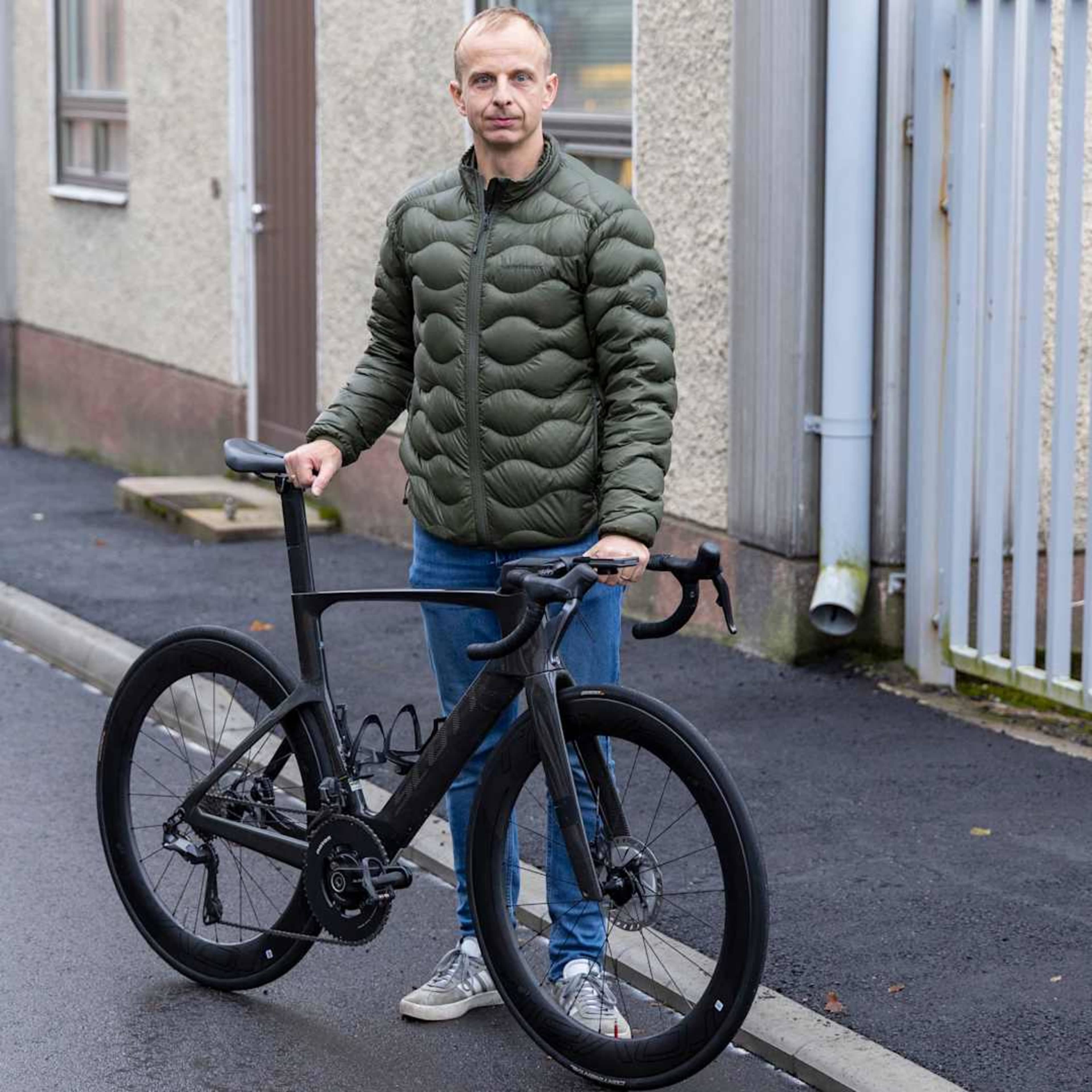 Hangöbon Johan Nordlund tänker tävlingscykla så länge han orkar retas ...