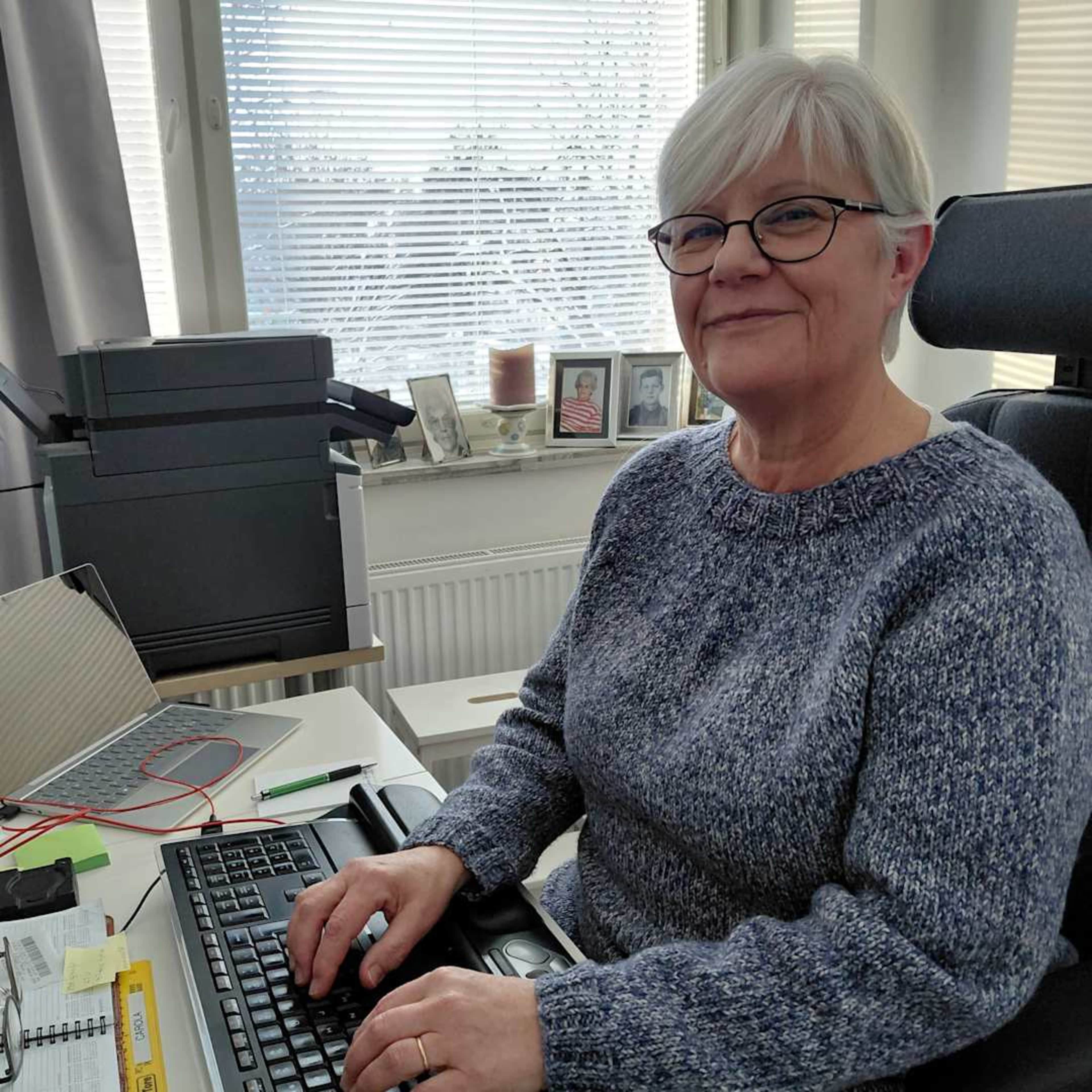 Carola Grandell har 40 år fullt på Karis Telefon | Yle Vega Västnyland ...