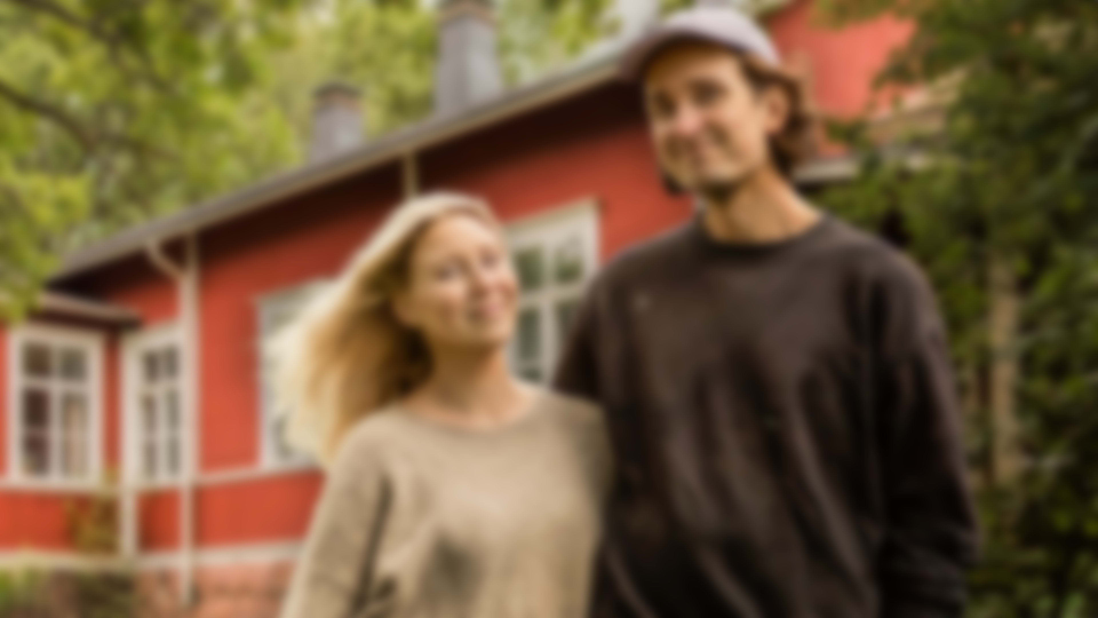 K1, J2: Rikkinäinen moottorisaha ja vuotava katto | Kaipuu maalle - kyläkoulusta koti | Yle Areena